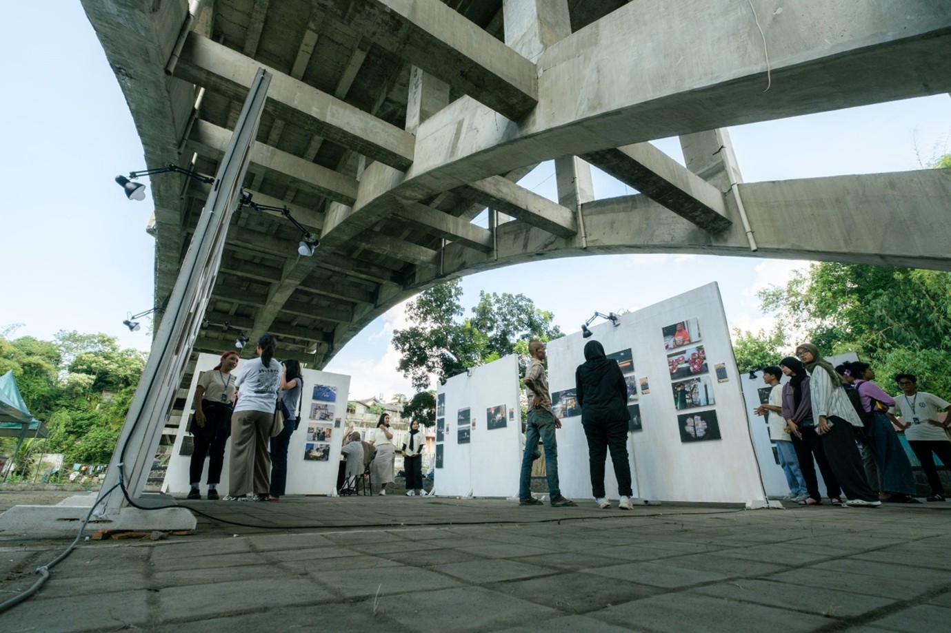 UFO UGM Gelar Pameran Fotografi Inklusif di Bawah Jembatan: Soroti ...